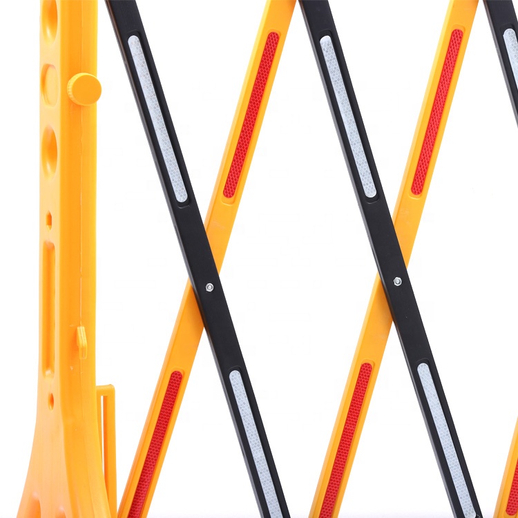 Retractable plastic folding traffic safety fence
